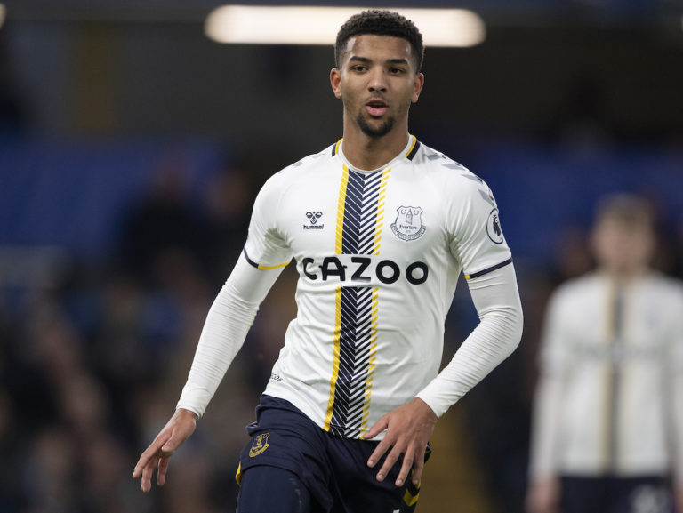 Everton sources: Leeds have entered the race for Mason Holgate