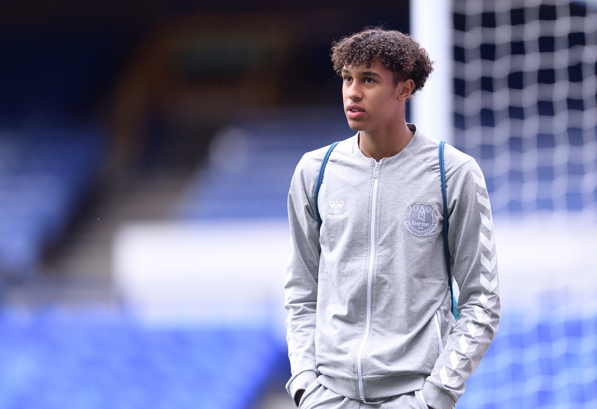 Man City set to beat Man United to sign Everton sensation Lawrence