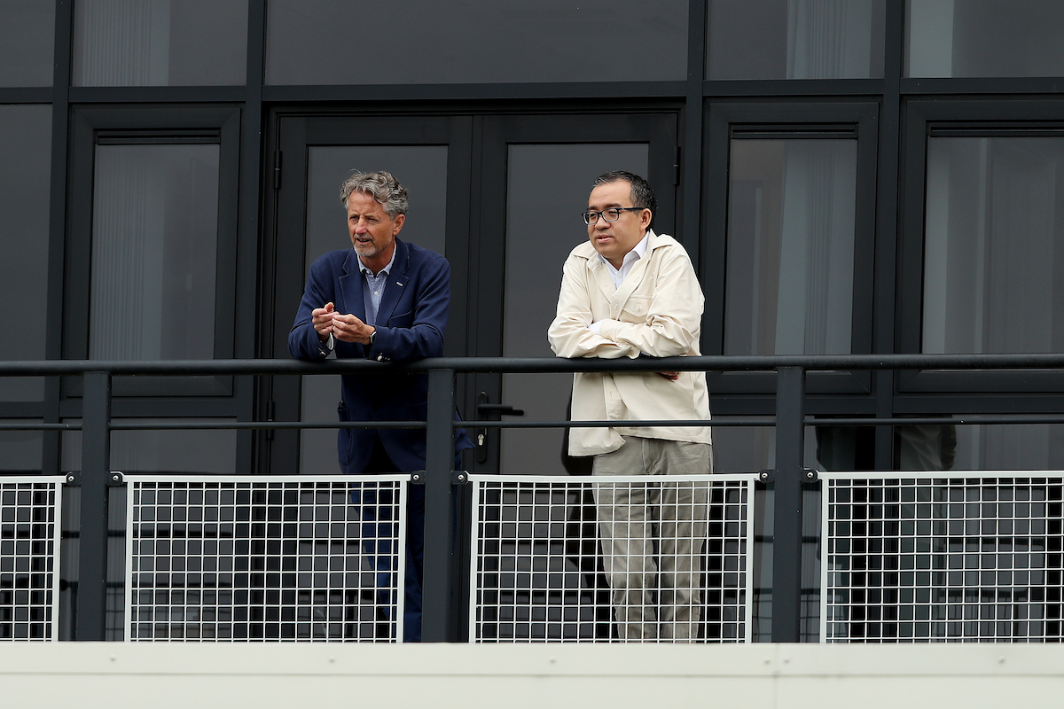 Wolves sack Sellars as new boss makes his mark - Sources