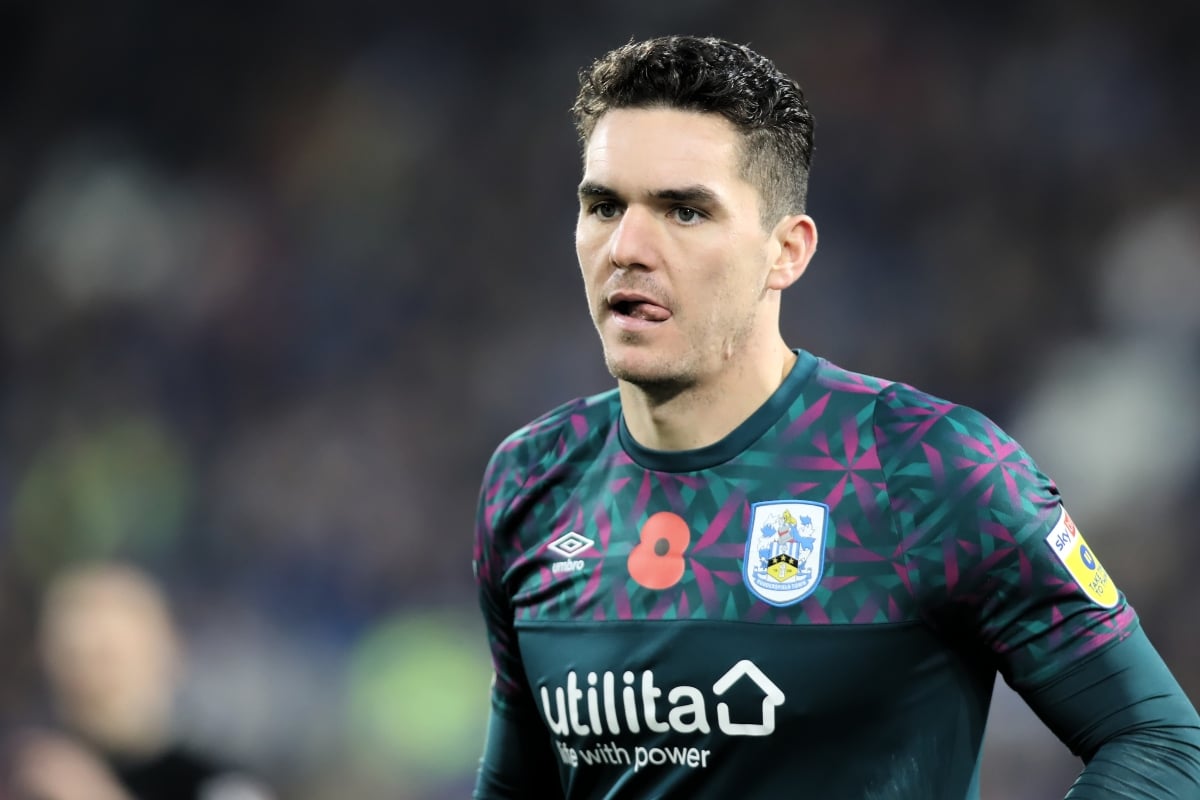 Huddersfield Town plot move to sign keeper after Lee Nicholls update
