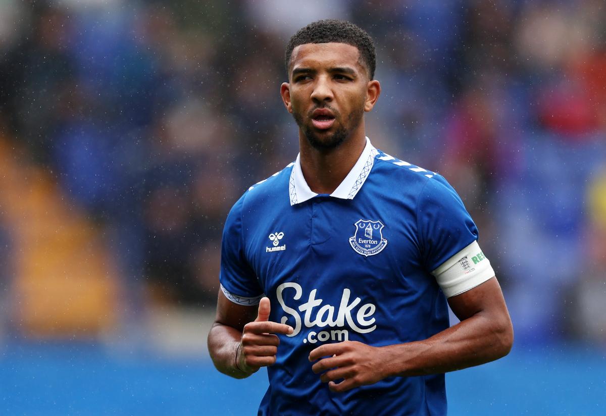 Holgate to leave Everton after source's reveal - 'huge'