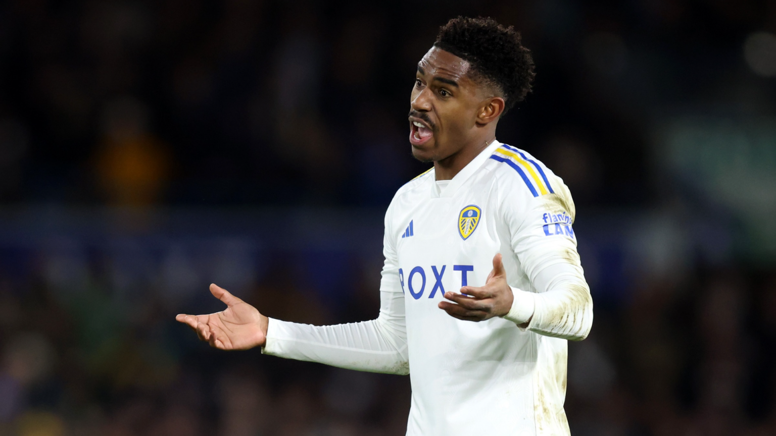 Junior Firpo sends two-word message to Leeds fans as they call for 'new ...