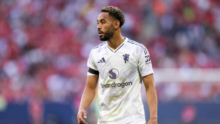 Bruno Fernandes and Bryan Mbuemo react to Matheus Cunha's message as he ...